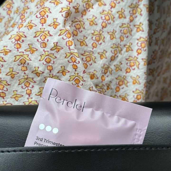 Best Prenatal Vitamins for Third Trimester | Perelel